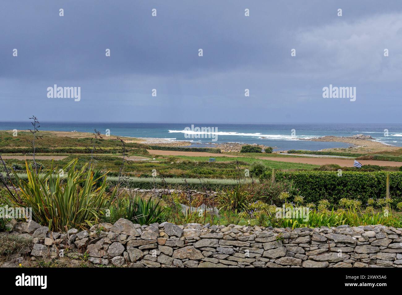 Ile-de-Batz, Batz Island (Brittany, north-western France): landscape of ...