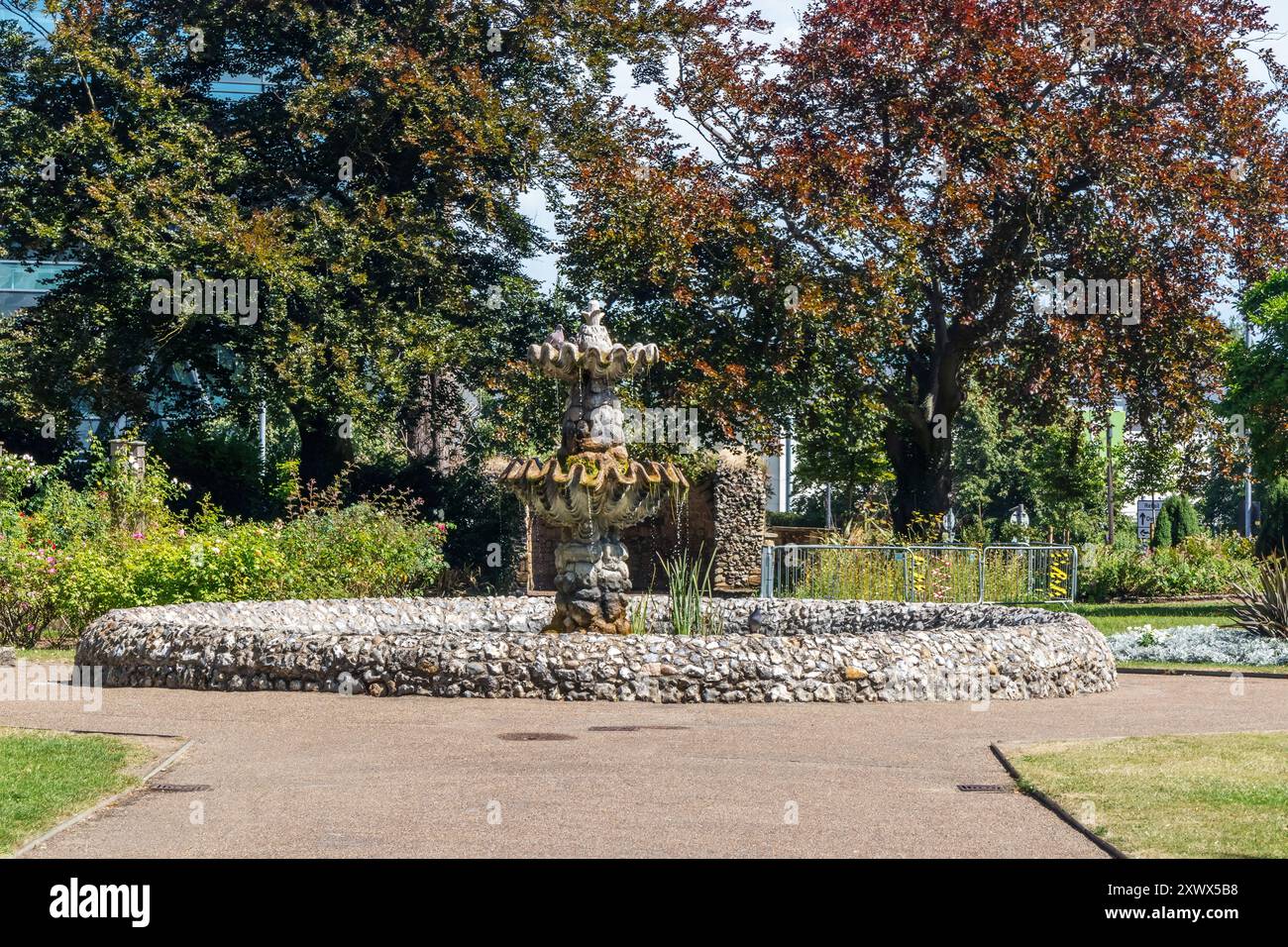 Fountain in Forbury Gardens, Reading, Berkshire Stock Photo - Alamy