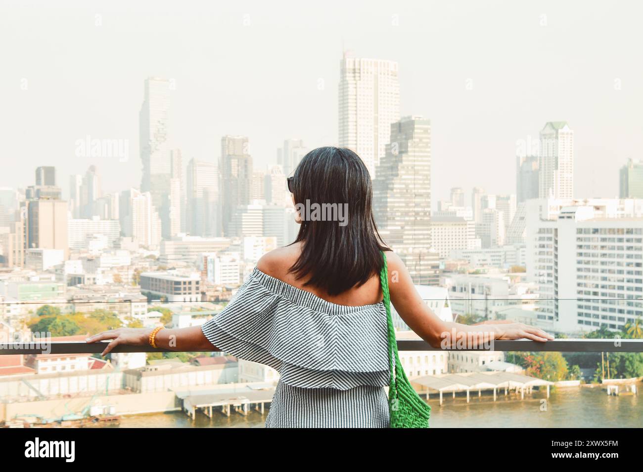 Shopping center back view brunette hi-res stock photography and images ...