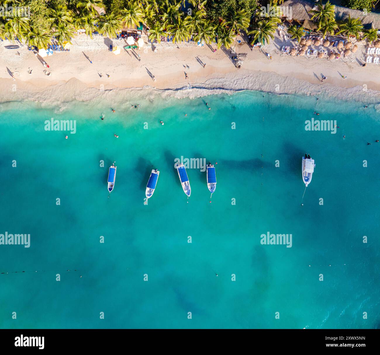Roatan Beach Boats in West End Beach Stock Photo - Alamy
