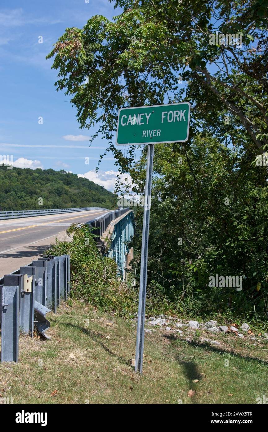 Bridge crossing tennessee river hi-res stock photography and images - Alamy