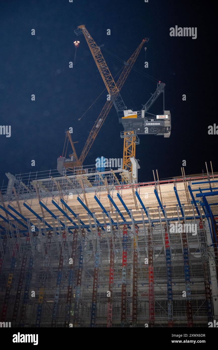 Urban development featuring crane hi-res stock photography and images ...