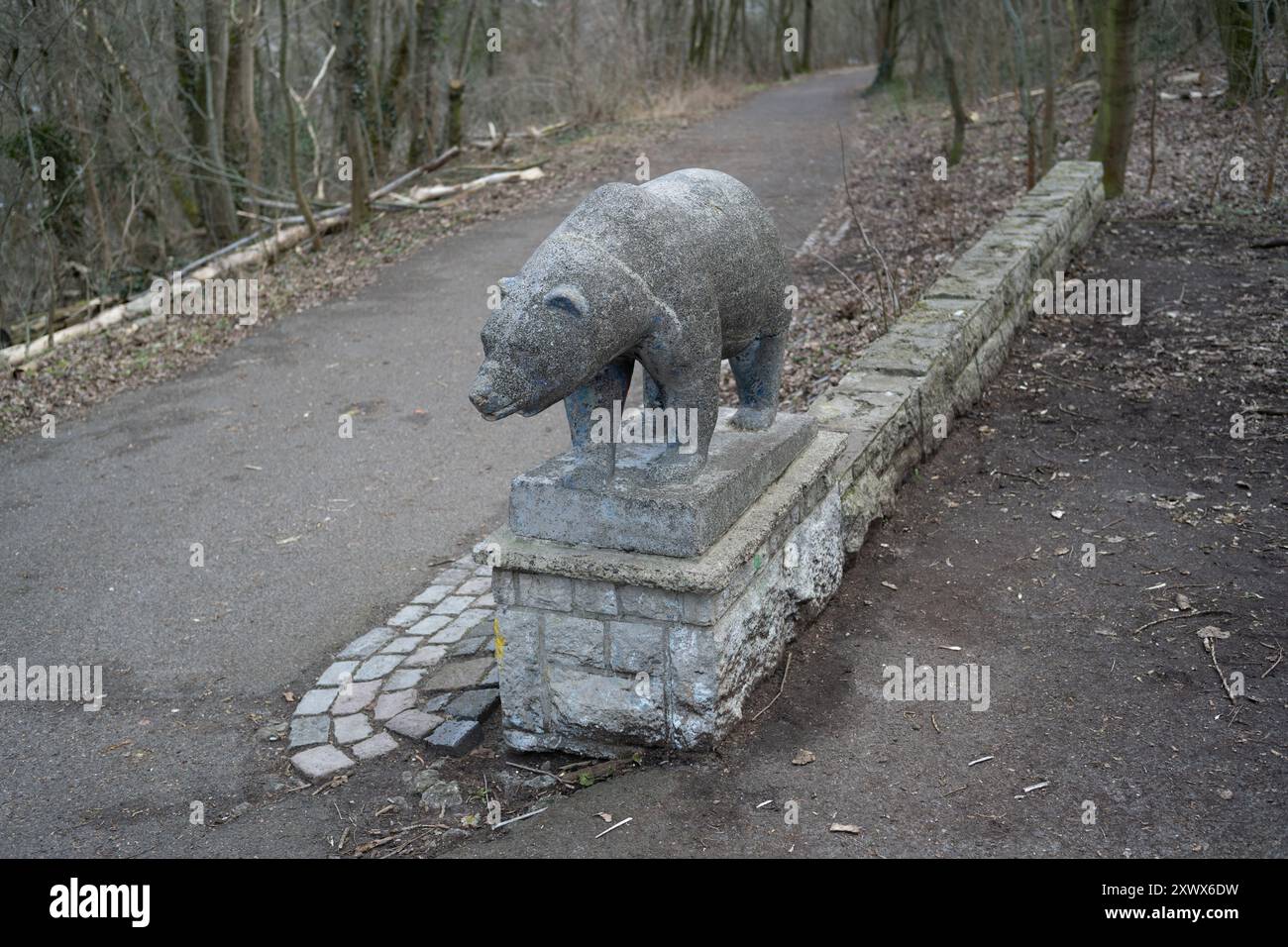 The stone bear sculpture in Berliner Volkspark Prenzlauer Berg, created ...