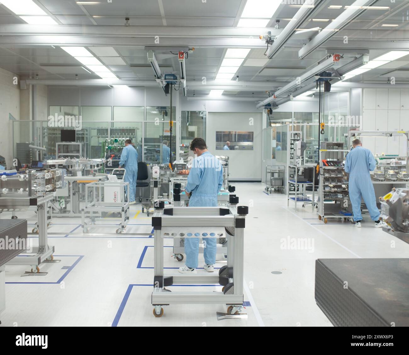 Cleanroom machine hi-res stock photography and images - Alamy