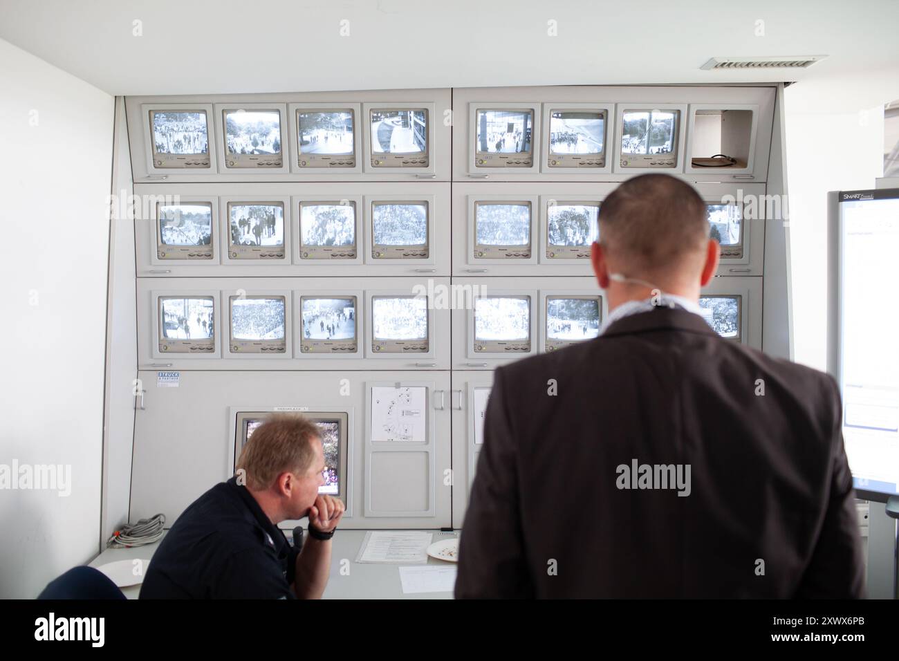 Feed station hi-res stock photography and images - Alamy