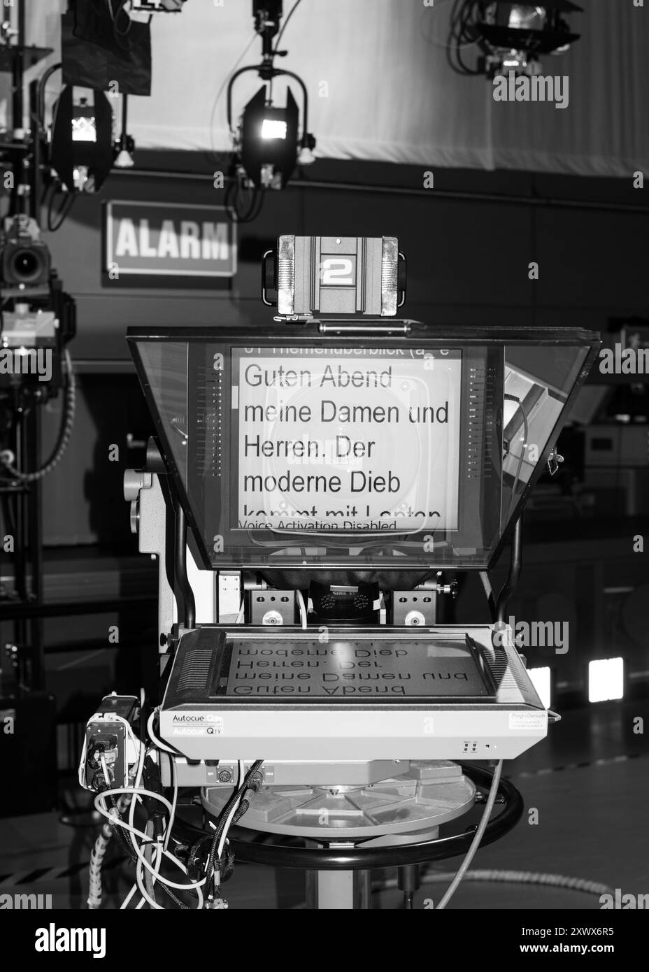 Teleprompter hi-res stock photography and images - Alamy