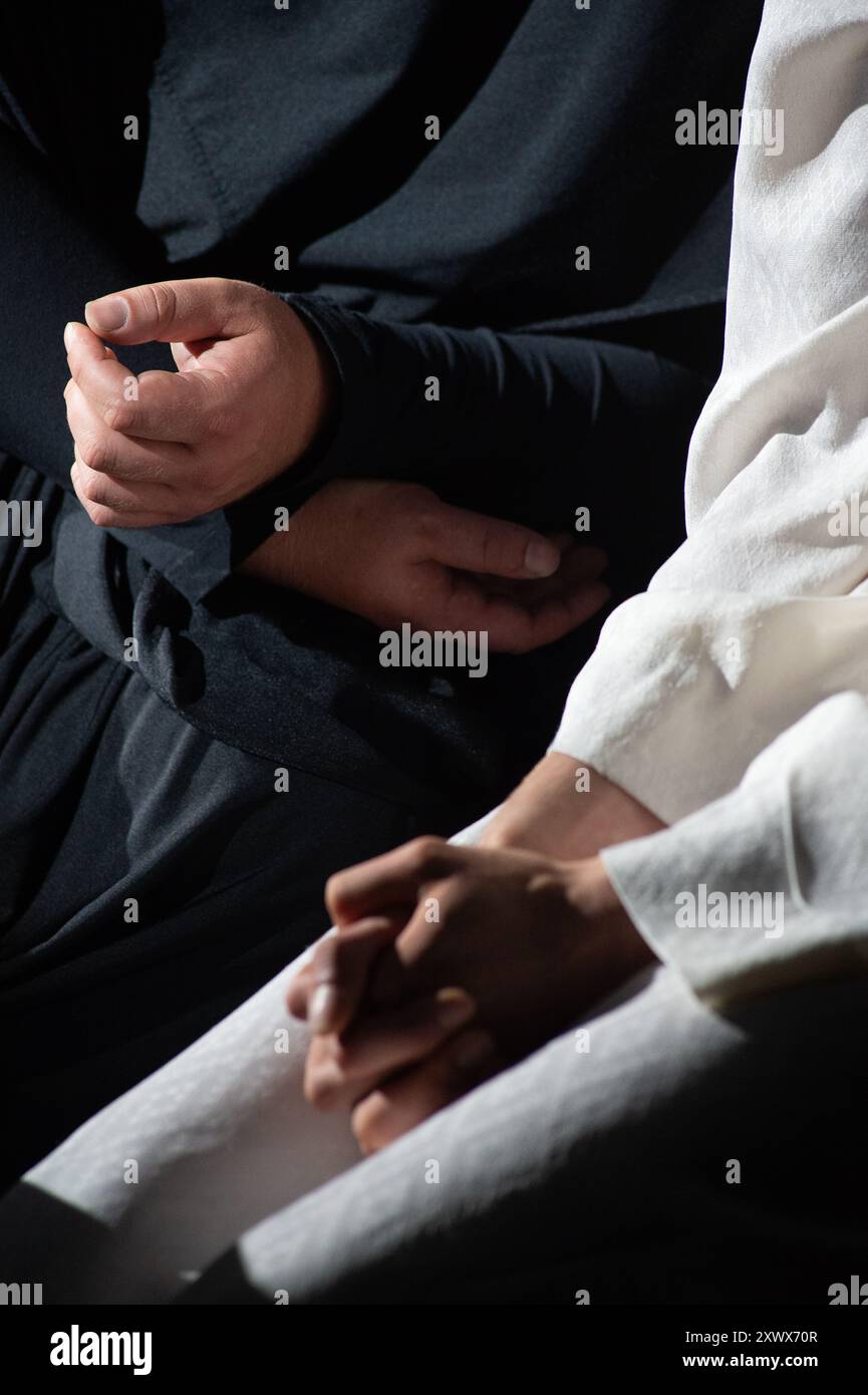 Conveying themes of connection hi-res stock photography and images - Alamy