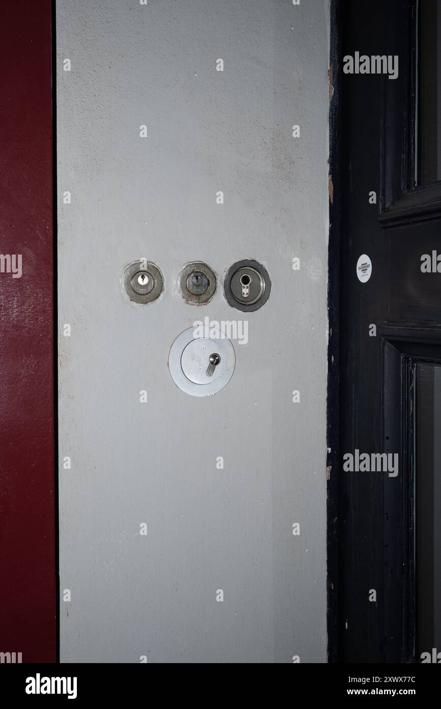 Key door metaphor hi-res stock photography and images - Alamy