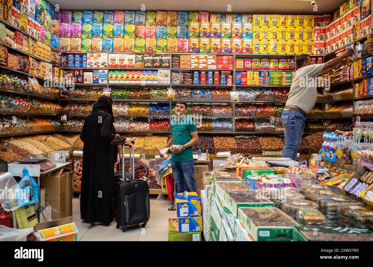 Mecca, Saudi Arabia - June 2, 2024: Nuts & Dates sellers in Al Kakia ...