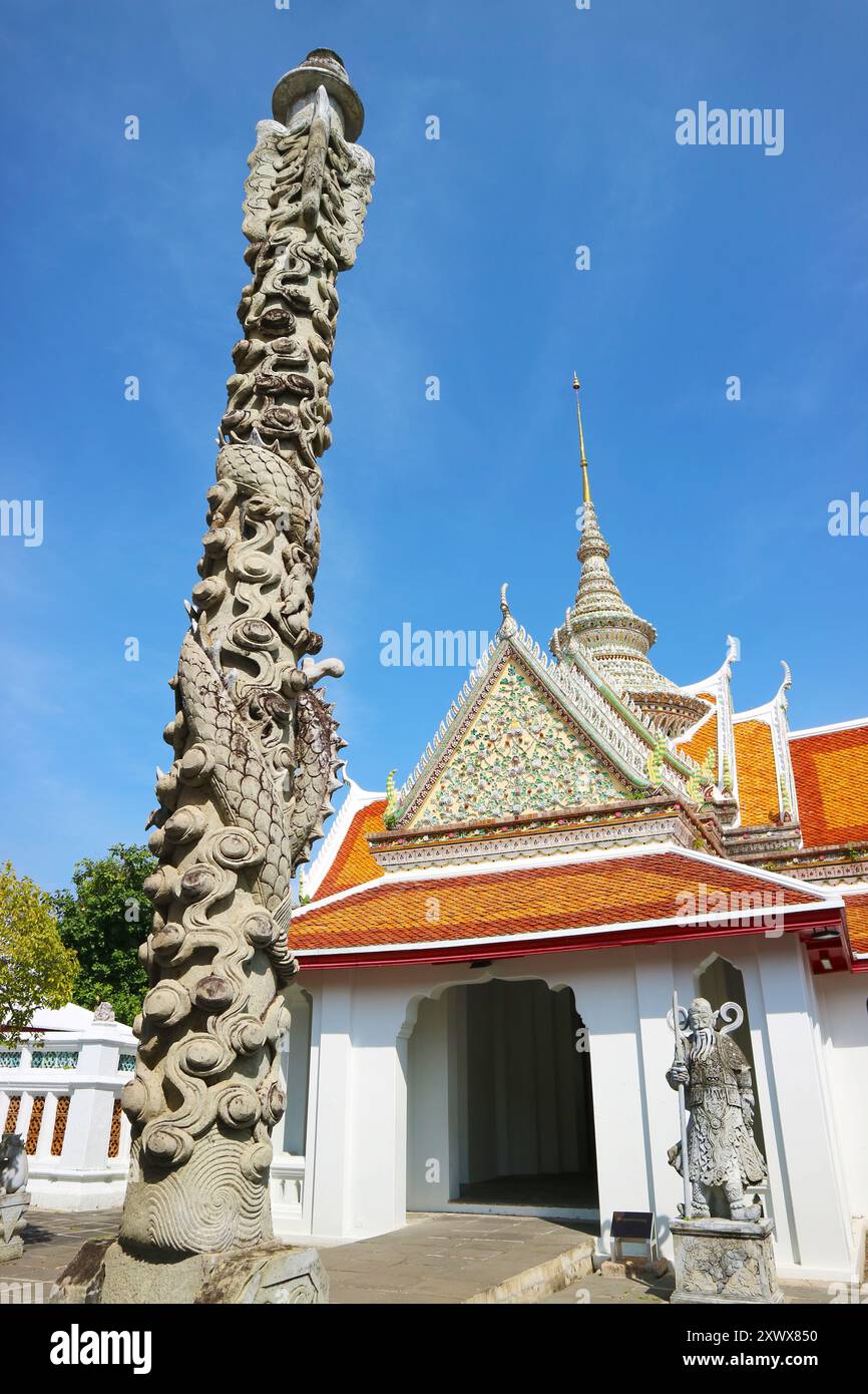 Amazing Chinese Ballast Stone Sculptures Inside the Gorgeous Eastern ...