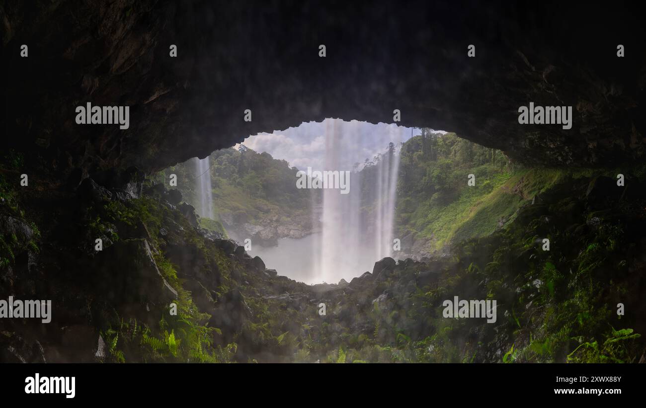 Hang en waterfall hi-res stock photography and images - Alamy