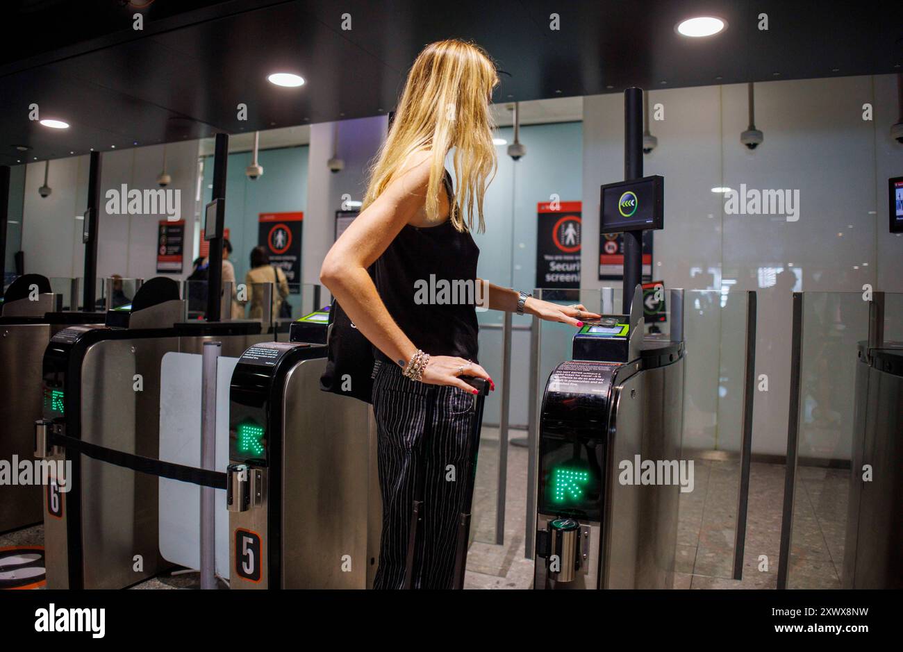 Security gates at terminal 3 hi-res stock photography and images - Alamy