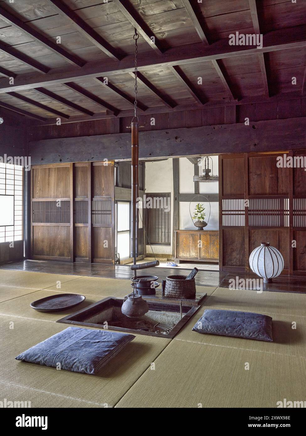Traditional japanese house tea room hi-res stock photography and images ...