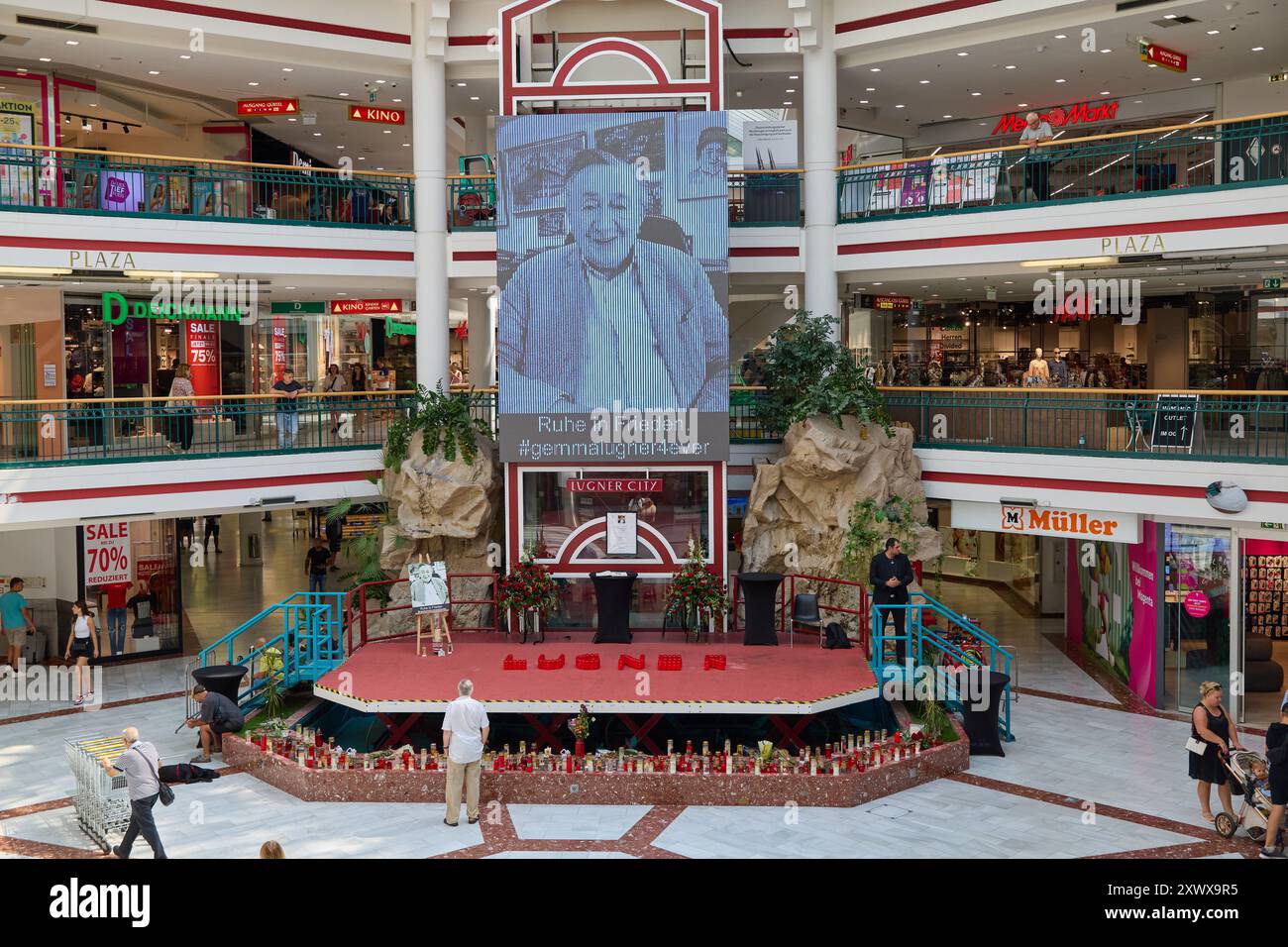 The commemoration of the late master builder Richard Lugner in Lugner ...