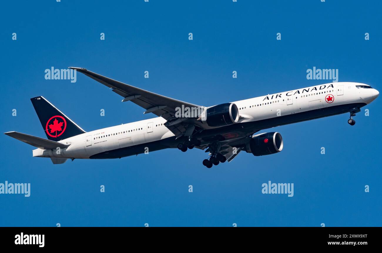 Air Canada Boeing 777-333(ER) C-FIUV overflies Windsor Great Park prior ...