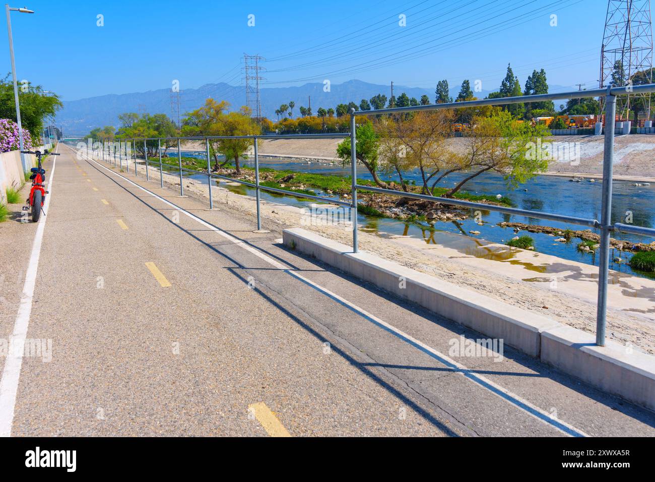 Expansive view of the paved bike path along the Los Angeles River ...