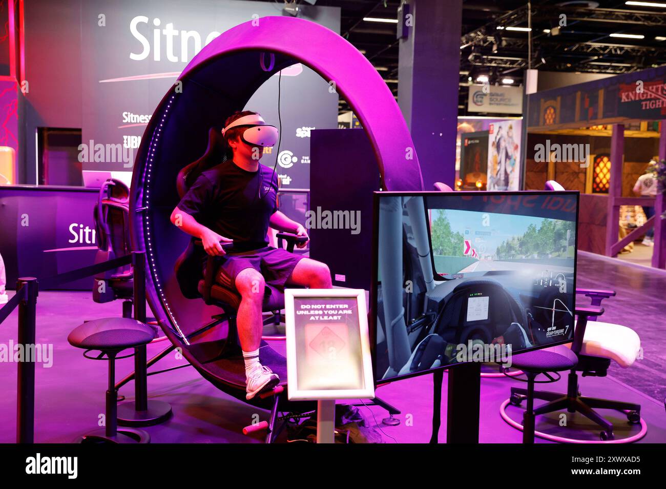 Virtual Reality auf der weltgrößten Computerspielmesse Gamescom 2024 in der KoelnMesse. Köln, 21 ...