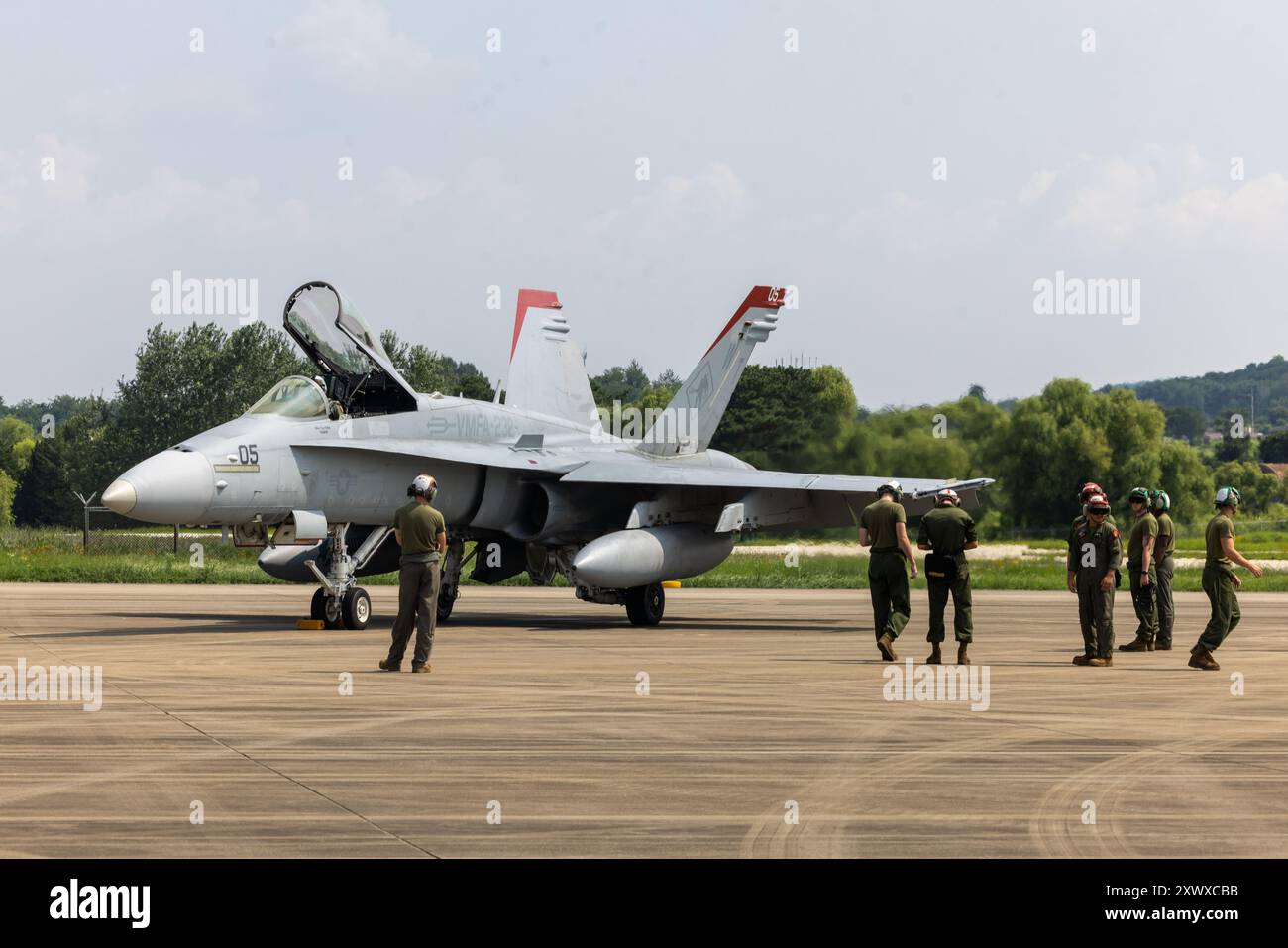 U.S. Marines with Marine All-Weather Fighter Attack Squadron (VMFA(AW ...