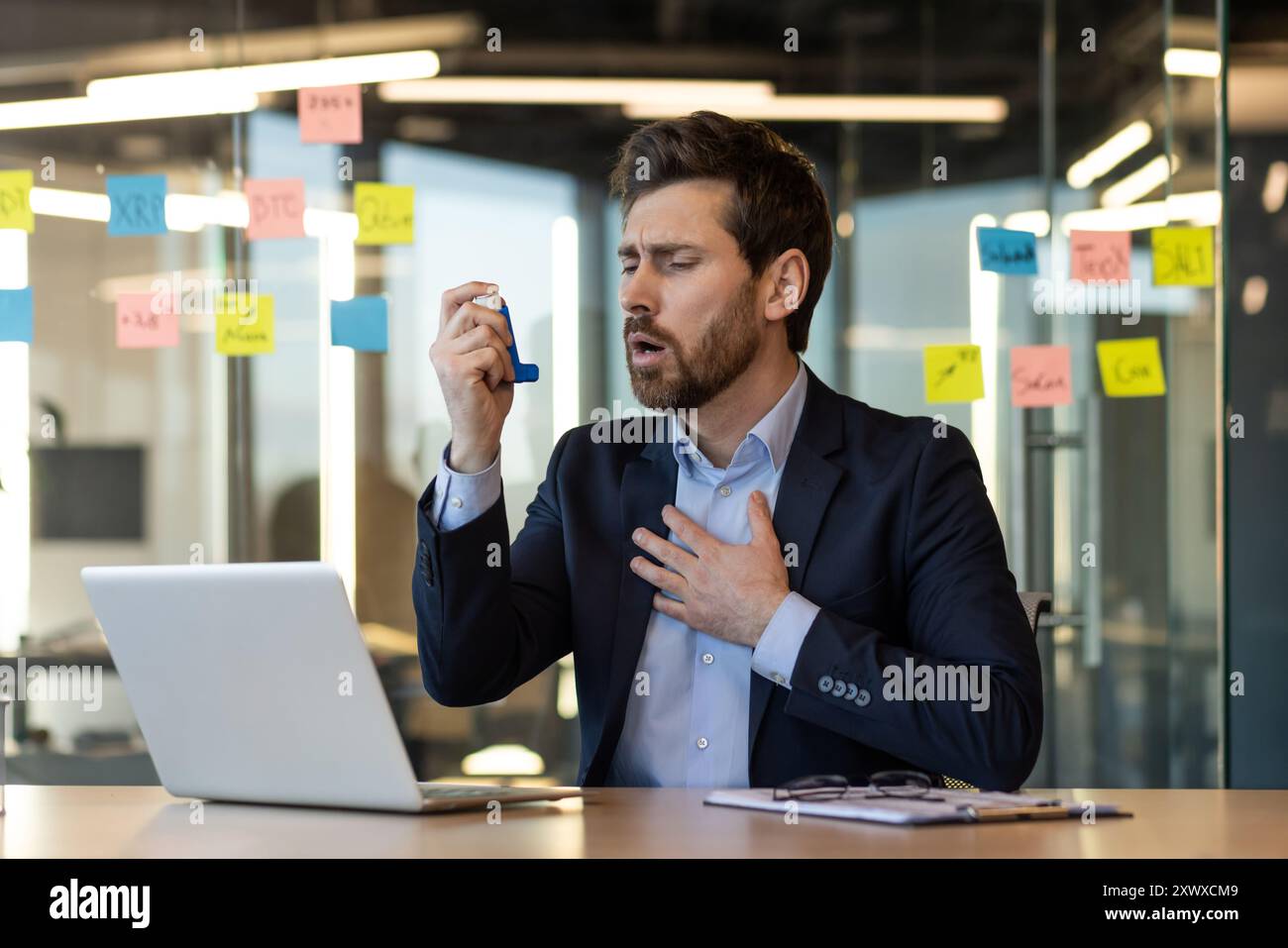 Issue resolved hi-res stock photography and images - Alamy