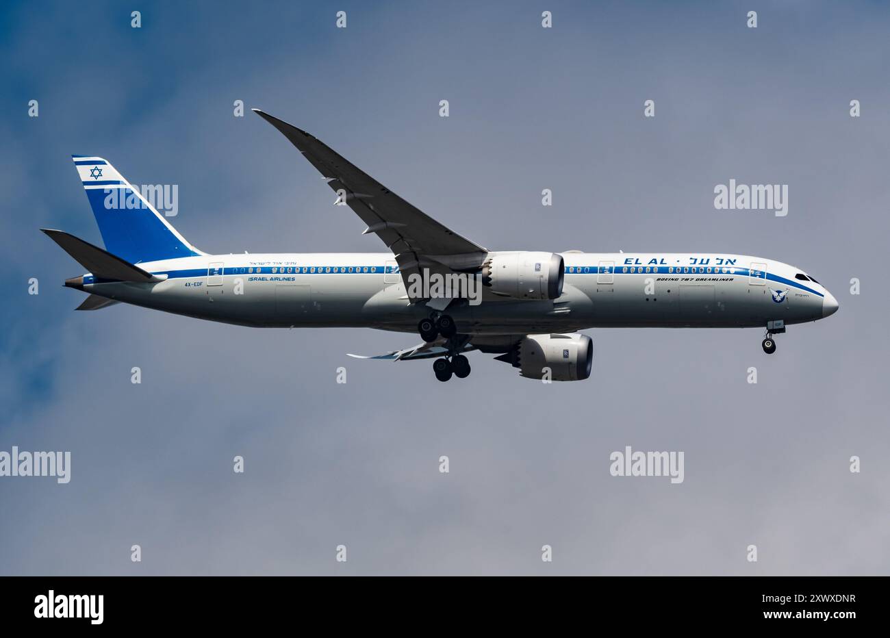 El Al Boeing 787-9 Dreamliner 4X-EDF overflies Windsor Great Park prior ...