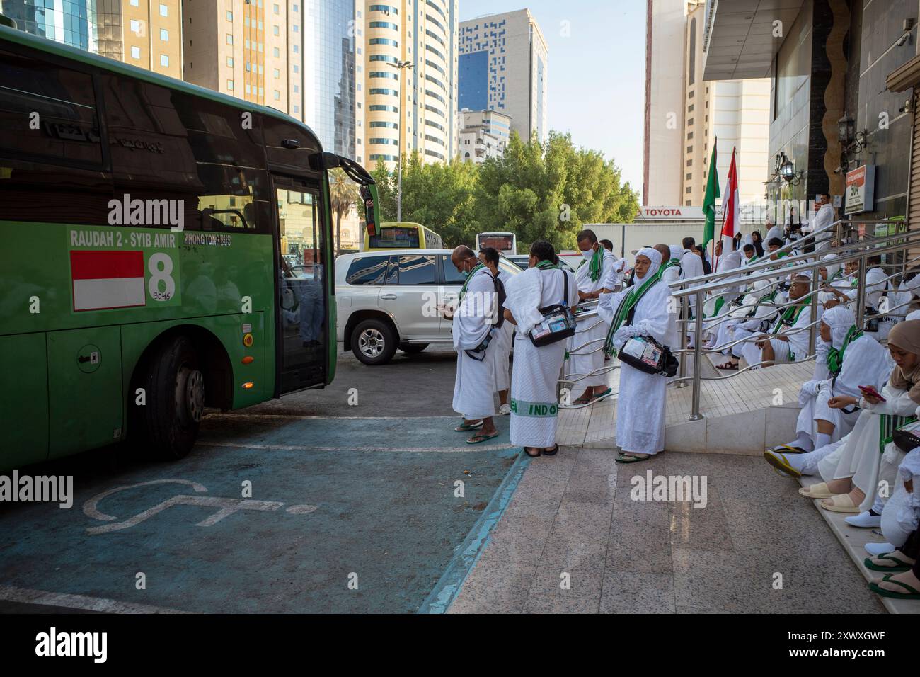 Mecca, Saudi Arabia - June 1, 2024: Hajj and Umrah pilgrims from Indonesia waiting for the bus ...
