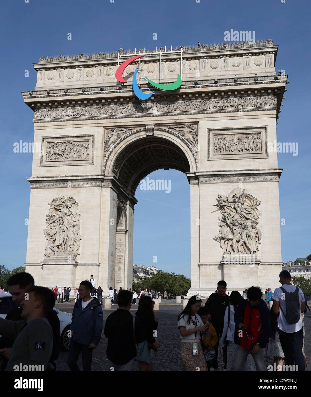Paralympic symbol is installed on Arc de triomphe de l'Étoile in Paris ...