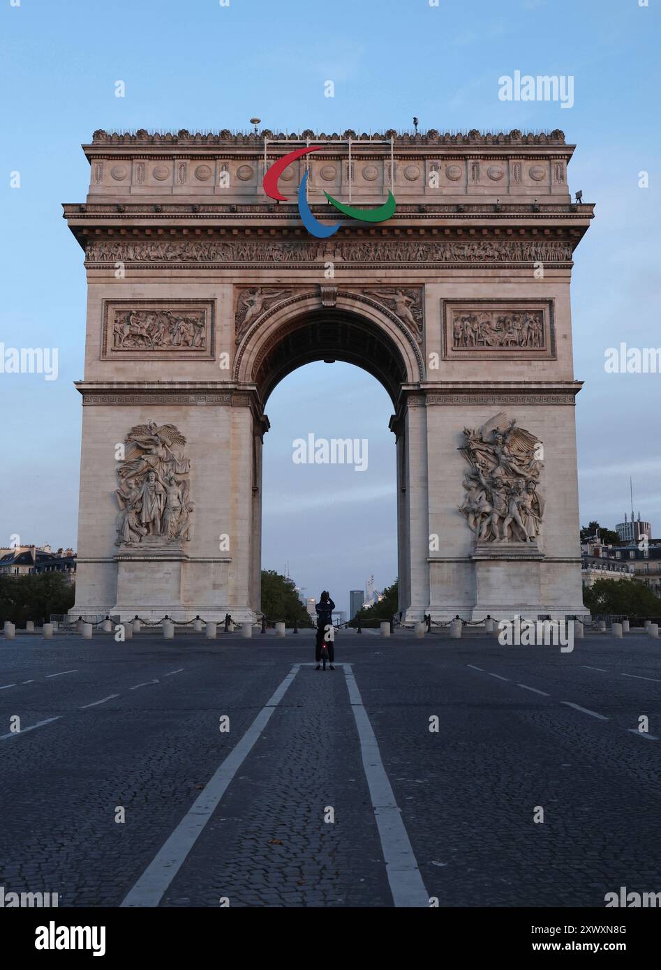 Paralympic symbol is installed on Arc de triomphe de l'Étoile in Paris ...