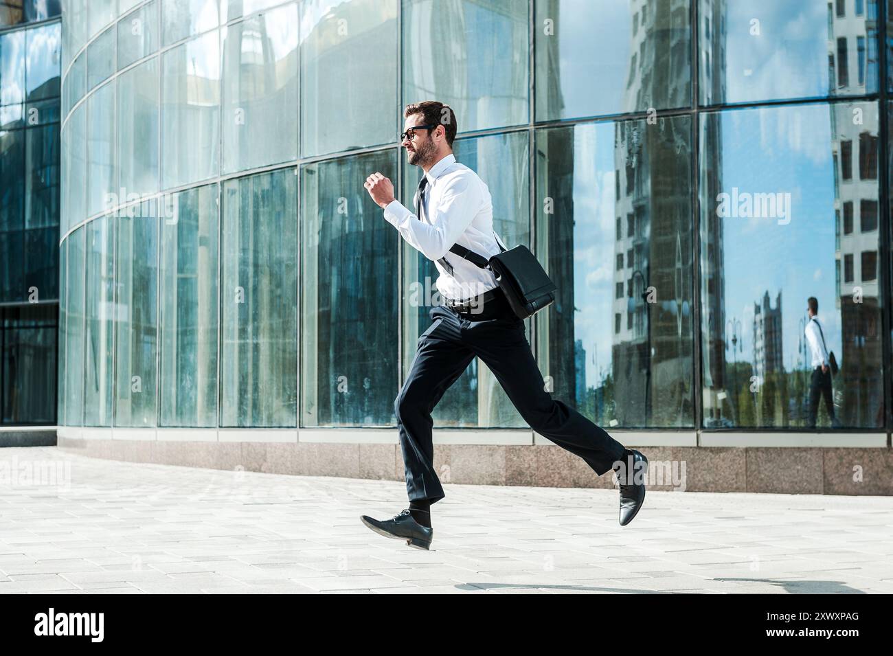Hurrying into office building hi-res stock photography and images - Alamy