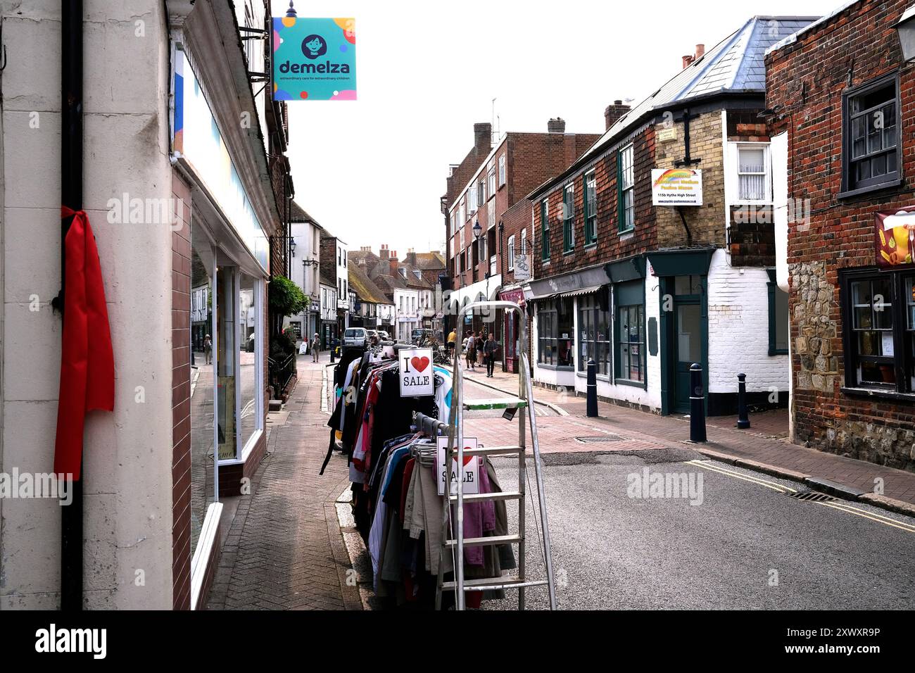 hythe town shopping high street,kent,uk Stock Photo - Alamy