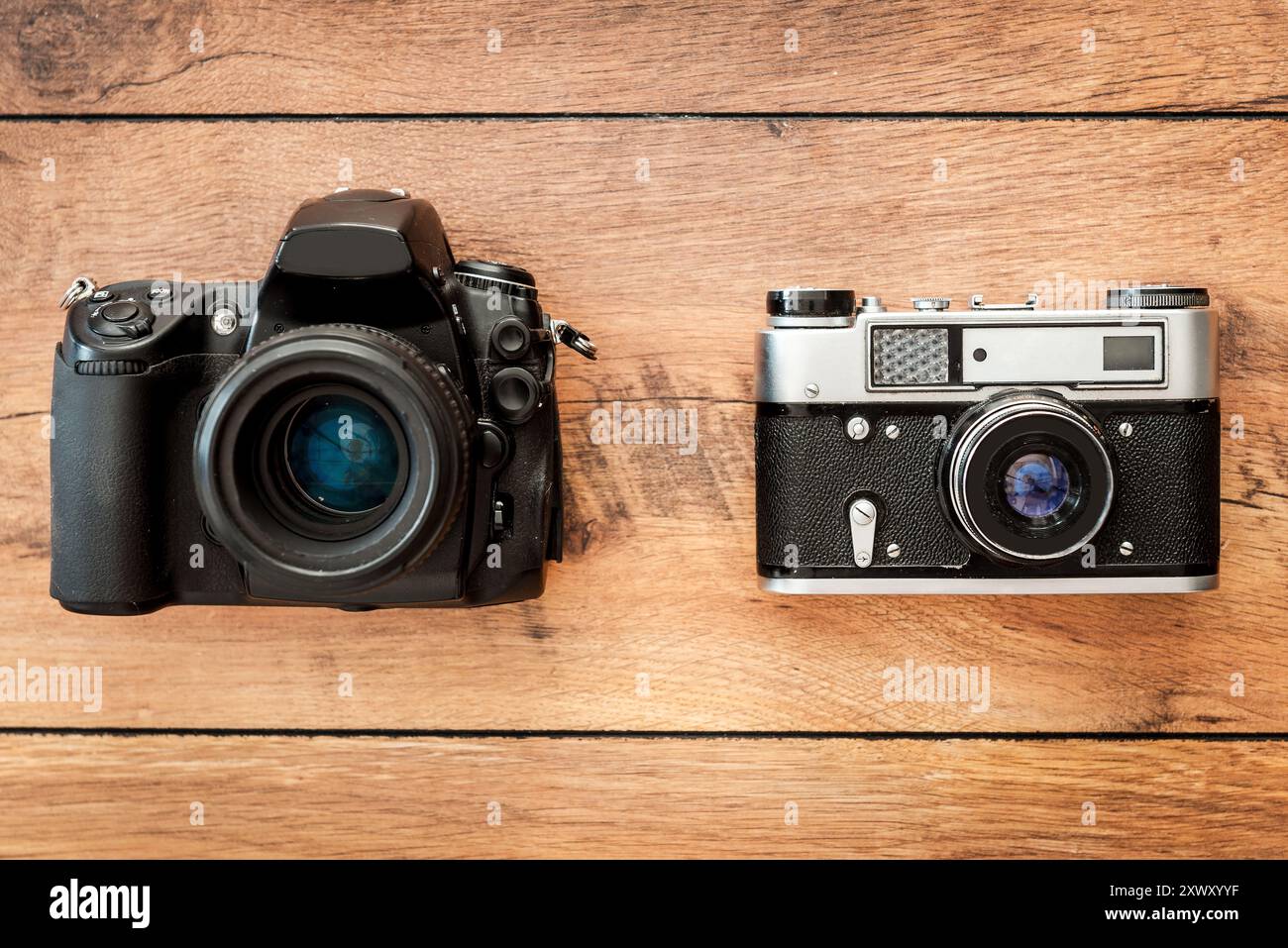 View two old cameras hi-res stock photography and images - Alamy