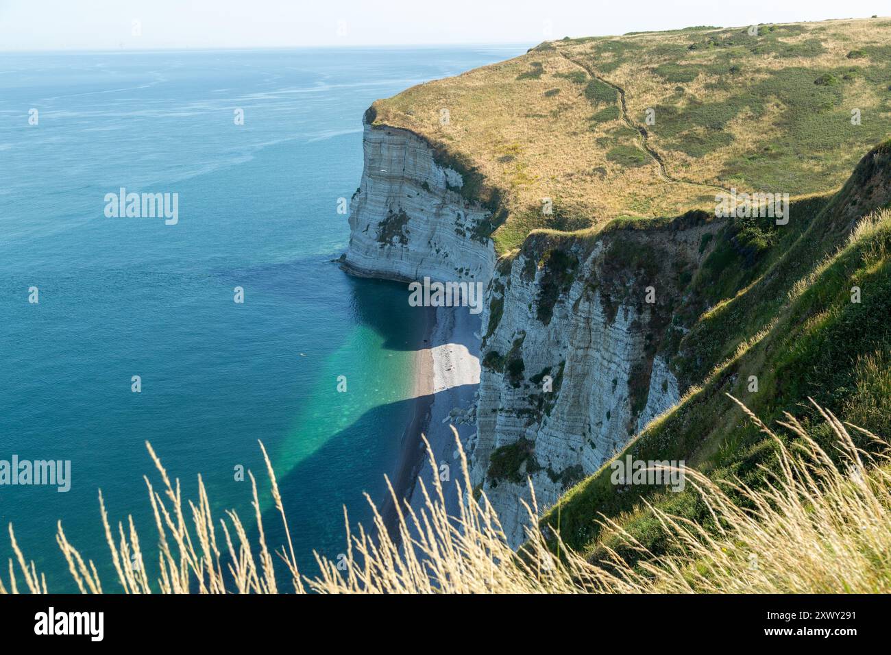 Walking trail along the top of chalk cliffs near Etretat, Normandy ...
