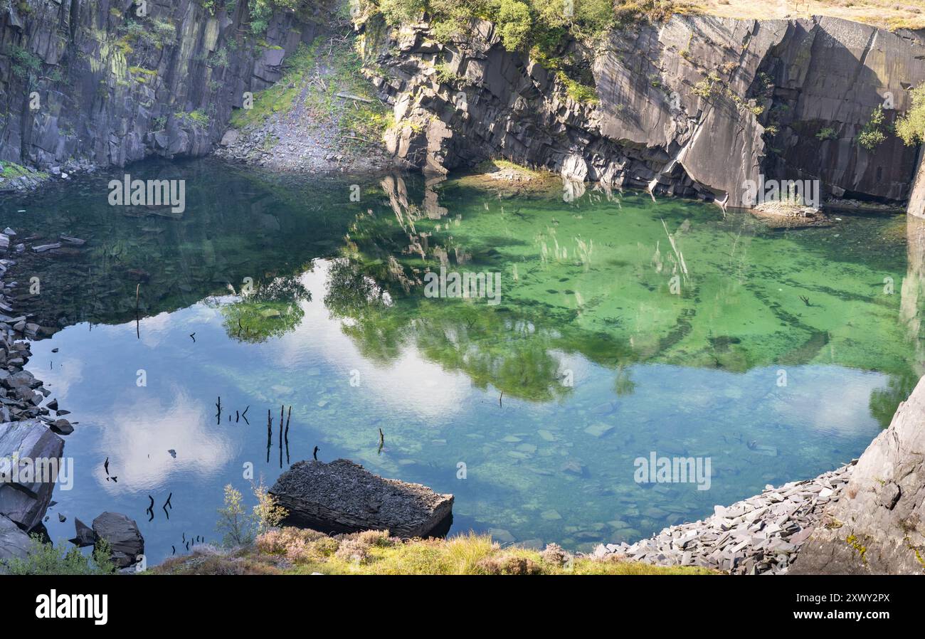 Pool in slate quarry hi-res stock photography and images - Alamy