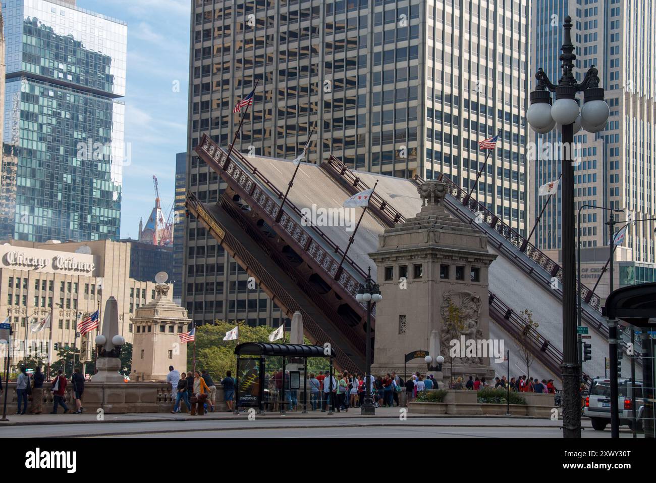 The DuSable Bridge over Chicago river and the skyline with modern ...