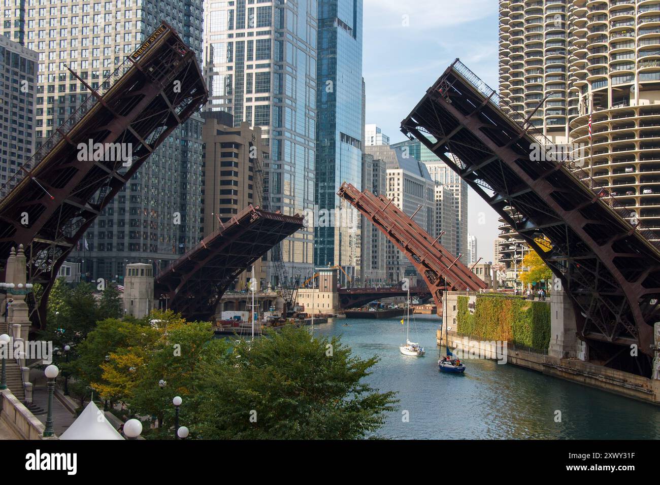 The Irv Kupcinet and Bataan-Corregidor Memorial Bridges over Chicago ...
