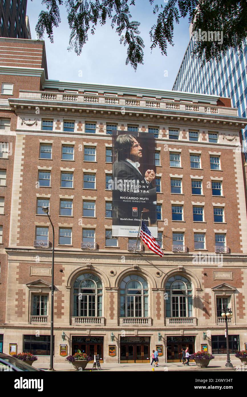 The facade of the Orchestra Hall building, home of the Chicago Symphony ...