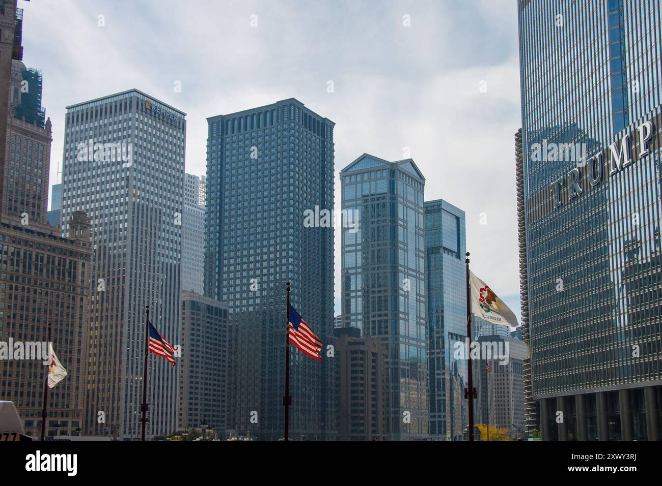 Downtown chicago skyline trump hi-res stock photography and images - Alamy