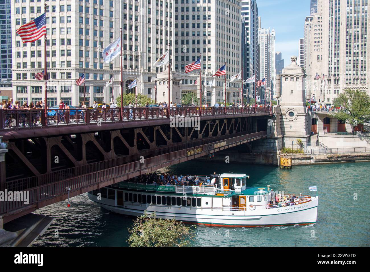 The DuSable bridge over Chicago river, a tourboat and the skyline with ...