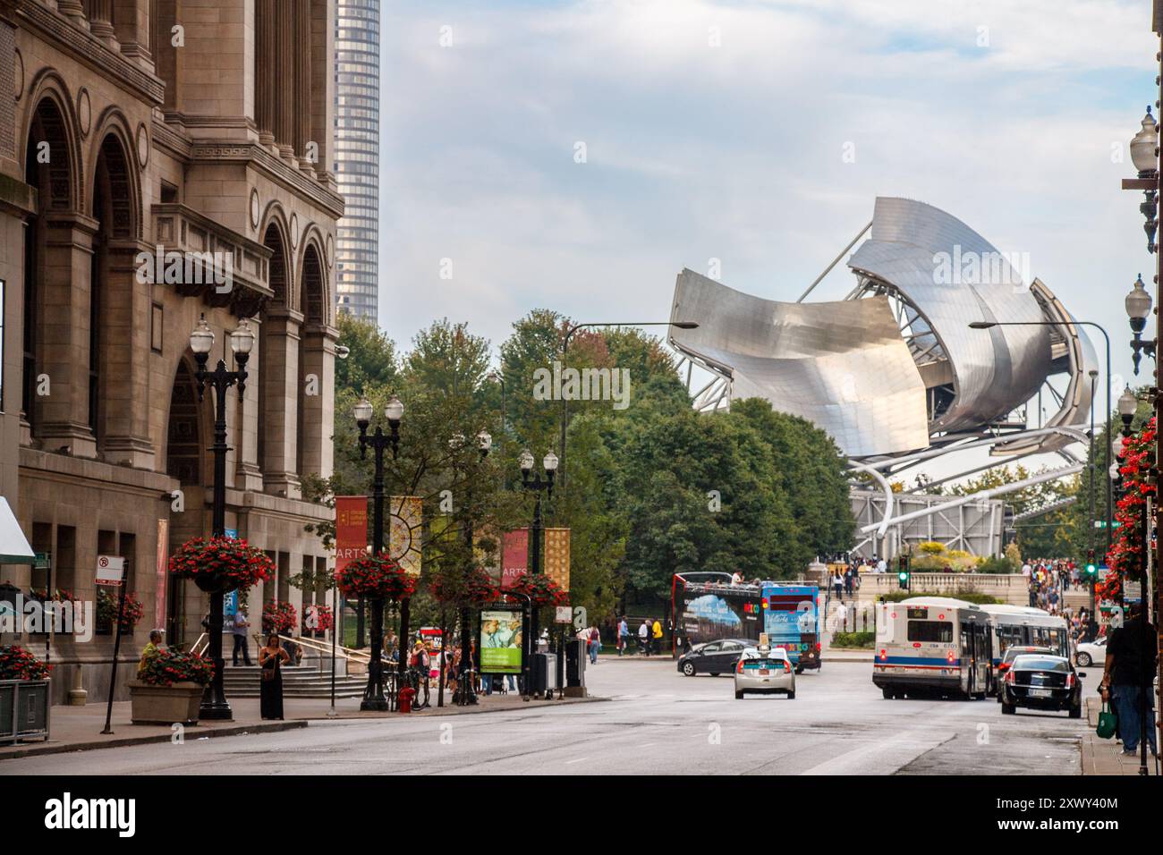 The Jay Pritzker Pavilion Modern Architecture Theater, Millenium Park ...