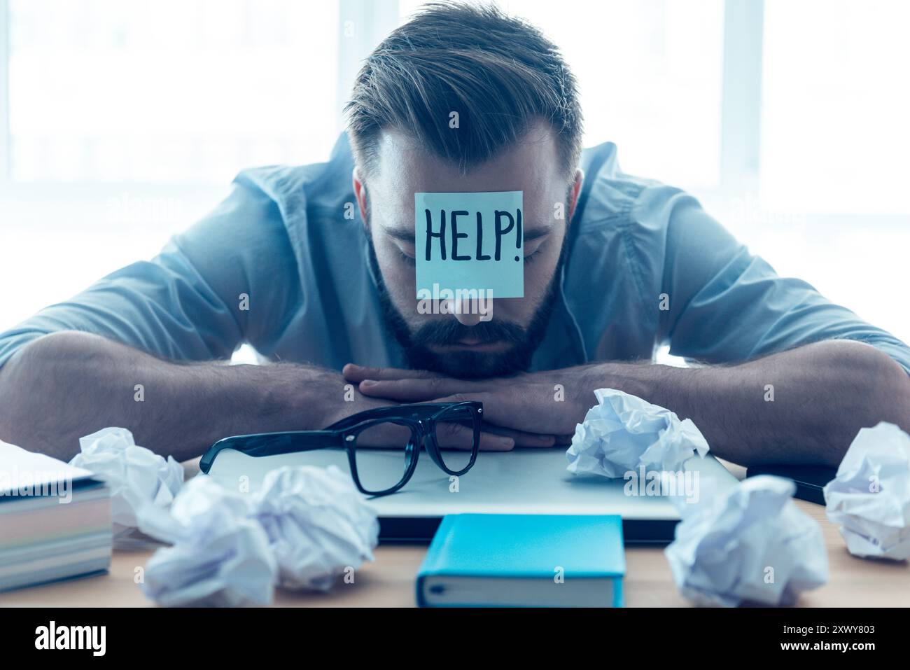 Man needs assistance hi-res stock photography and images - Alamy