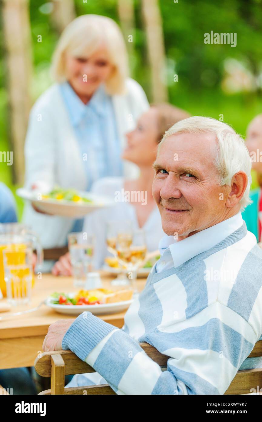 Happy family sitting dining table hi-res stock photography and images ...