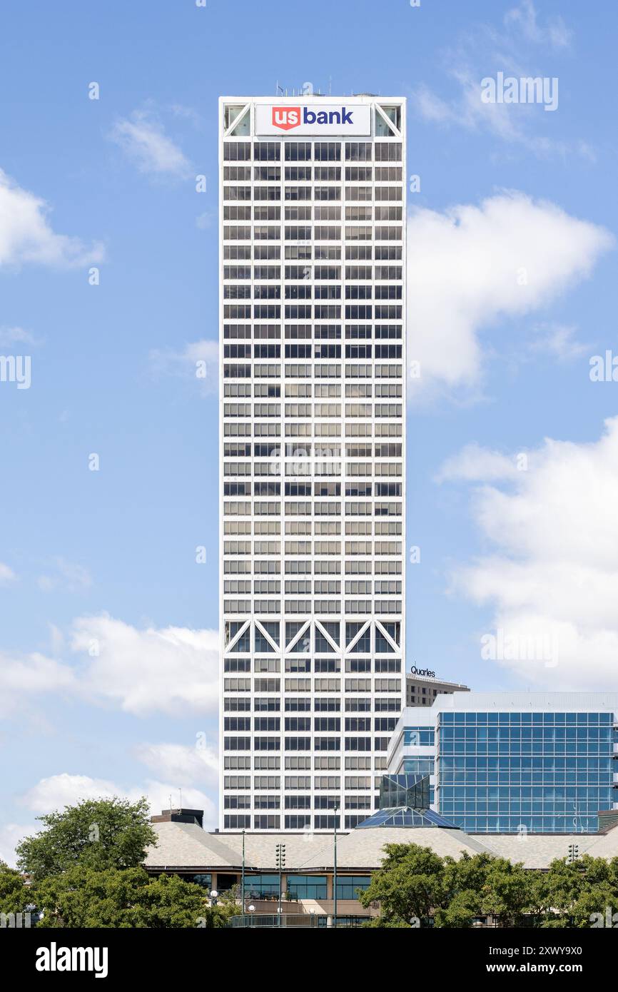 U.S. Bank Center is a downtown Milwaukee skyscraper and the tallest ...