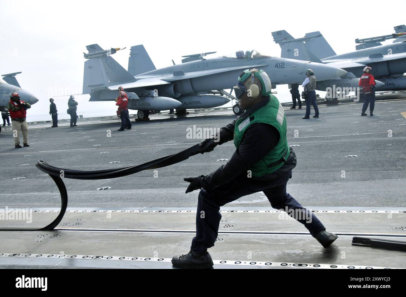 U s navy aviation mate 3rd hi-res stock photography and images - Alamy