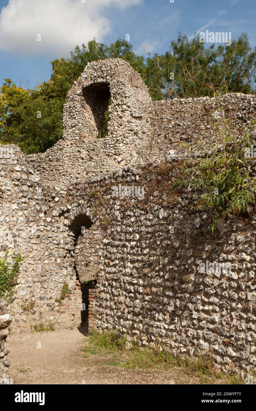 Medieval curtain wall castle hi-res stock photography and images - Alamy