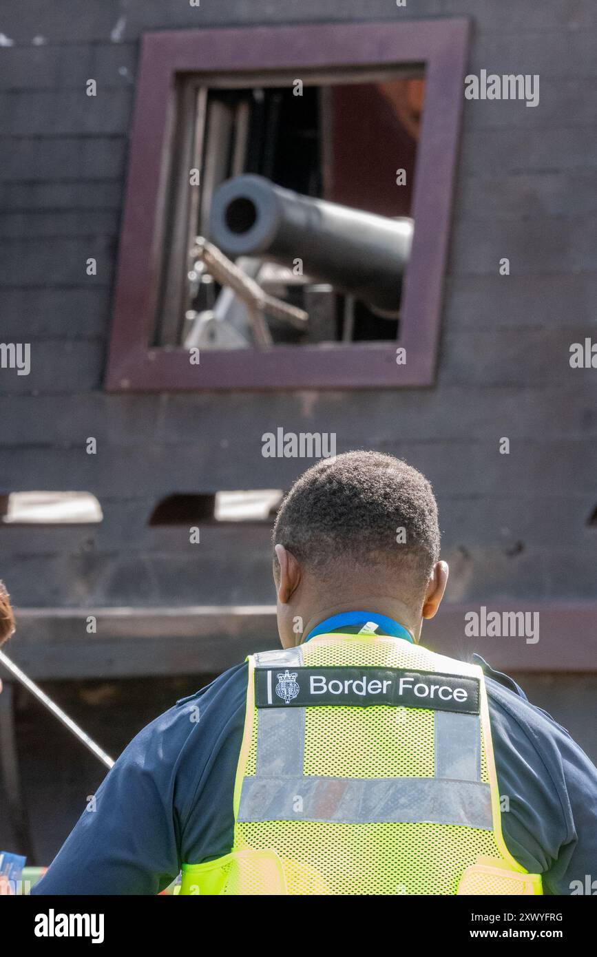 Border force officer britain hi-res stock photography and images - Alamy
