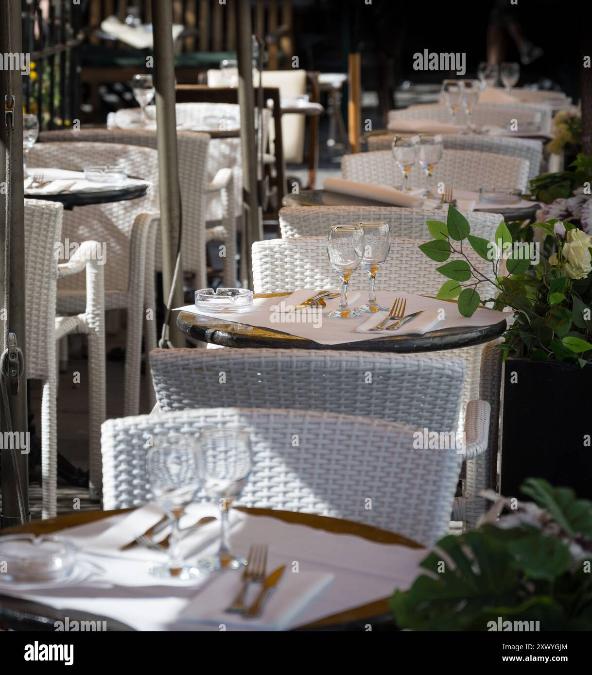 Outdoors lunch table setting in Paris sunshine Stock Photo - Alamy