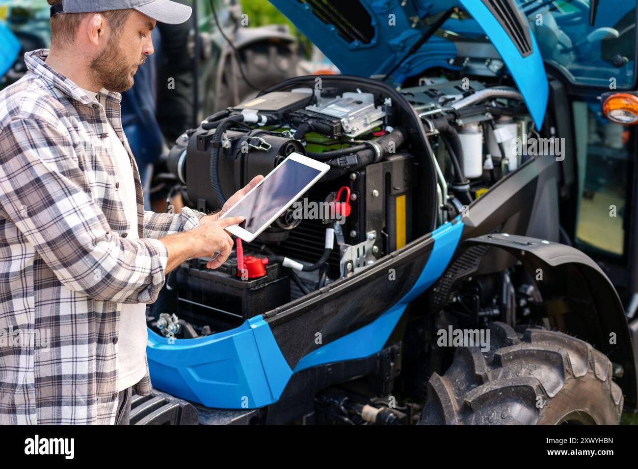 Tractor repair computer hi-res stock photography and images - Alamy