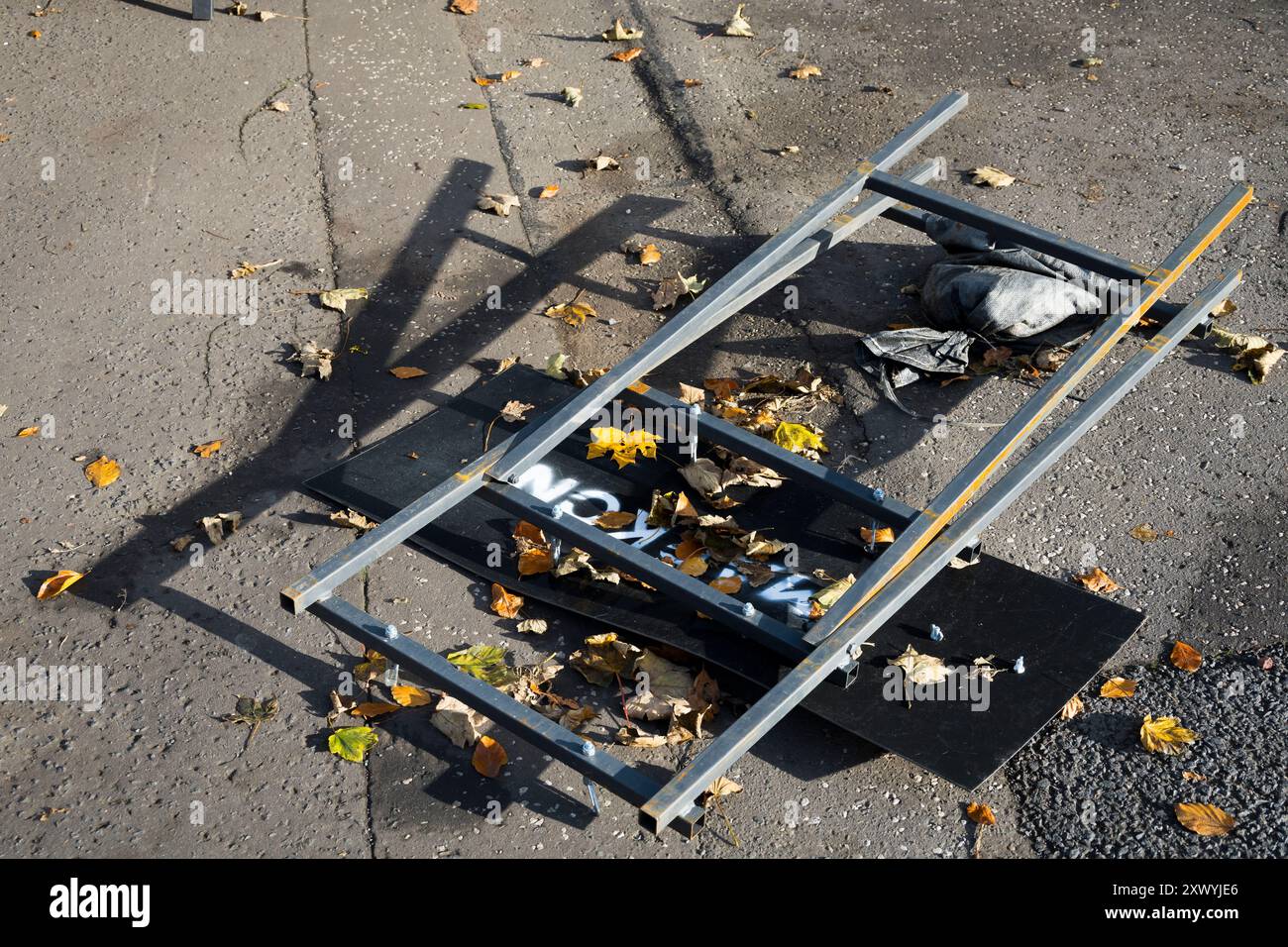 Sign board floor Stock Photo - Alamy