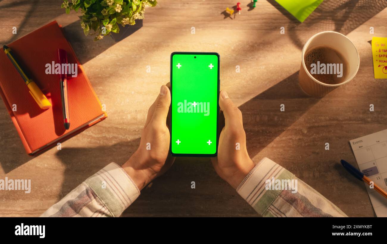 Empty front desk green screen hi-res stock photography and images - Alamy