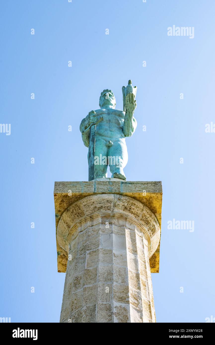 Statue historical figure sword hi-res stock photography and images - Alamy