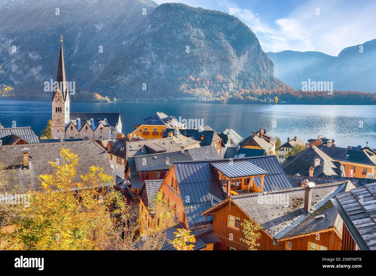 Amazing view of famous Hallstatt mountain village with Hallstatter lake ...